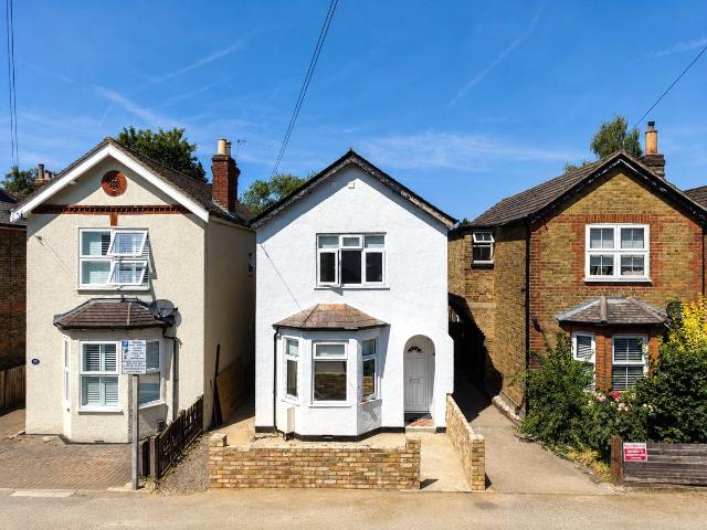 Royal Oak Road, Woking, Surrey GU21, Room to rent, £1,000 pcm | PrimeLocation