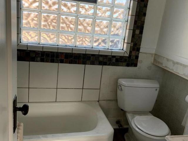 Royal Oak Triplex Hawthorn 2 Bedroom Apartment for Rent at 822 Hawthorn Ave, Royal Oak, MI 48067