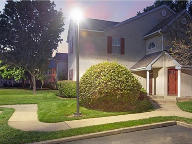 Royal Oaks and East Garden 1 bed BB / Royal Oaks
