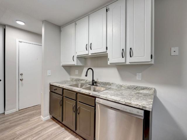Royal Oaks 1 Bedroom Apartment for Rent at 241 249 99th Ave Ne, Blaine, MN 55434