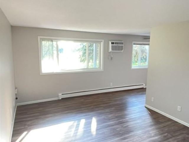 Royal Oaks 1 Bedroom Apartment for Rent at 241 249 99th Ave Ne, Blaine, MN 55434