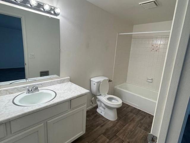 Royal Oaks 1 Bedroom Apartment for Rent at 320 E 5th Ave, Salt Lake City, UT 84103 Greater Avenues