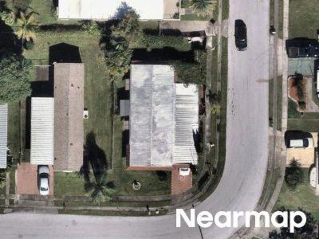 Royal Palm Dr NE