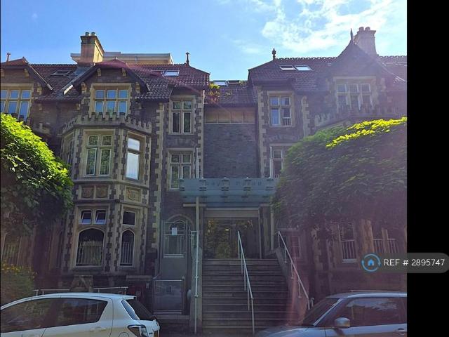 Royal Parade, Tyndalls Park, Bristol. 2 bed flat to rent £1,750 pcm £404 pw
