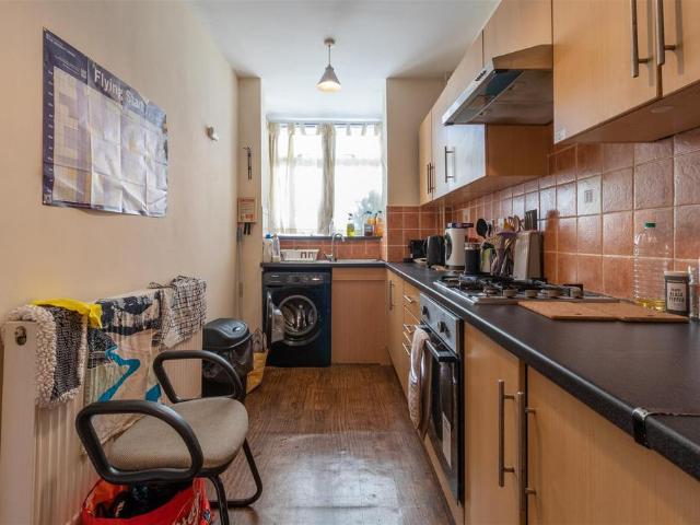 Royal Park Mount, Hyde Park, Leeds 3 bed house to rent £1,898 pcm £438 pw