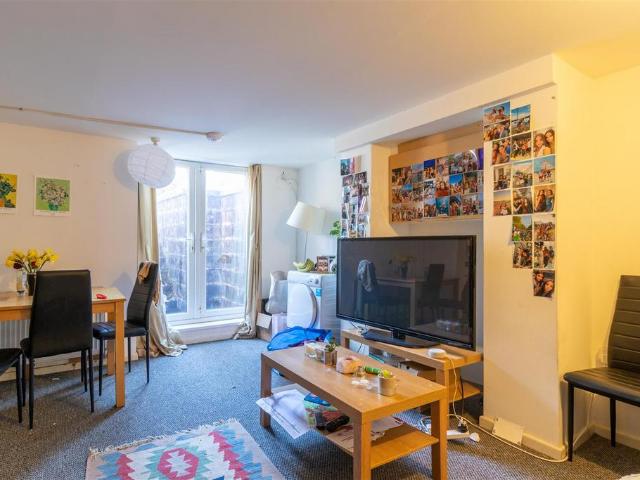 Royal Park Avenue, Hyde Park, Leeds 3 bed house to rent £1,898 pcm £438 pw