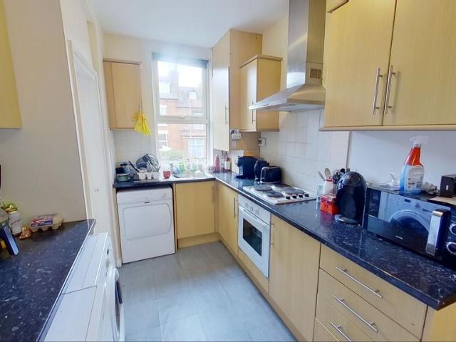 Royal Park Avenue, Hyde Park, Leeds. 3 bed terraced house to rent £1,924 pcm £444 pw