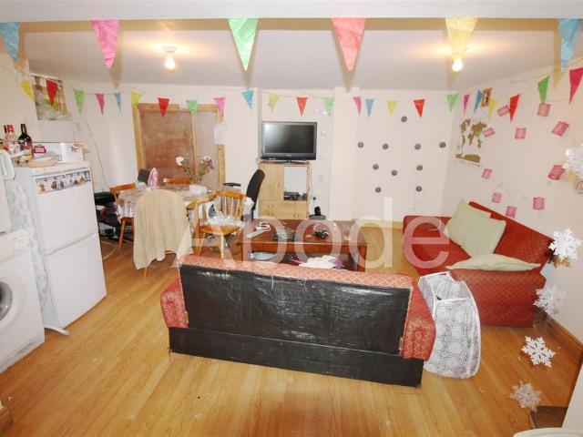 Royal Park Avenue, Hyde Park, Leeds 4 bed house to rent £1,681 pcm £388 pw