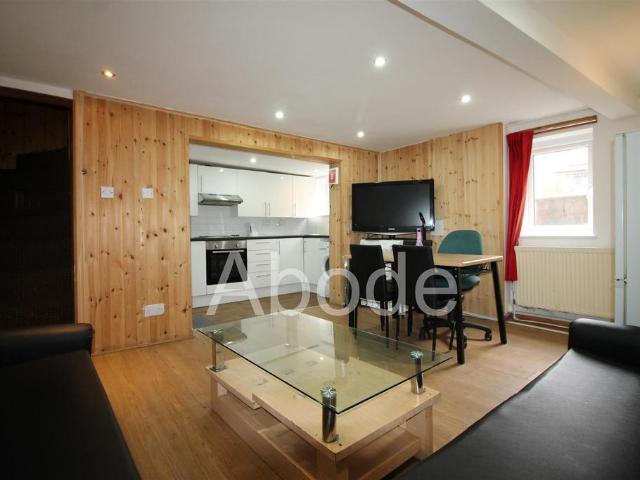 Royal Park Avenue, Hyde Park, Leeds 4 bed house to rent £2,392 pcm £552 pw