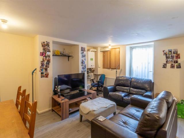 Royal Park Avenue, Hyde Park, Leeds 4 bed house to rent £2,392 pcm £552 pw