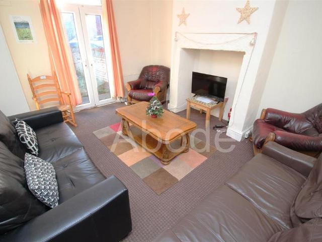 Royal Park Avenue, Hyde Park, Leeds 5 bed house to rent £2,492 pcm £575 pw