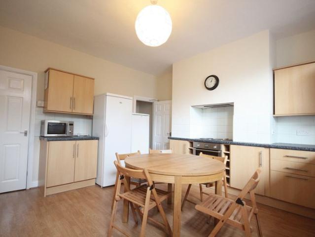 Royal Park Avenue, Hyde Park, Leeds, West Yorkshire LS6, 5 bed terraced house to rent, £3,304 pcm | PrimeLocation