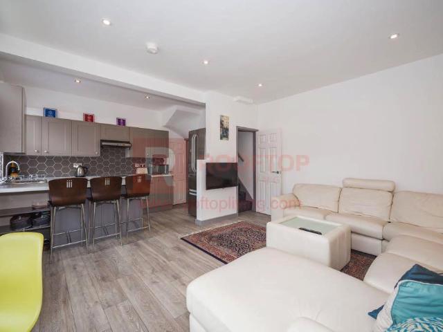 Royal Park Avenue, Leeds LS6 4 bed house to rent £2,808 pcm £648 pw