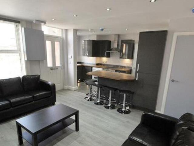 Royal Park Grove, Hyde Park, 6 Bedroom Terraced