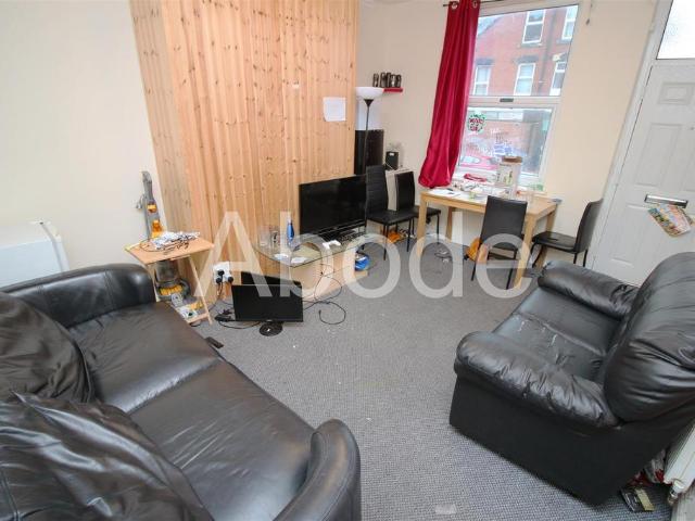 Royal Park Grove, Hyde Park, Leeds 4 bed house to rent £1,681 pcm £388 pw