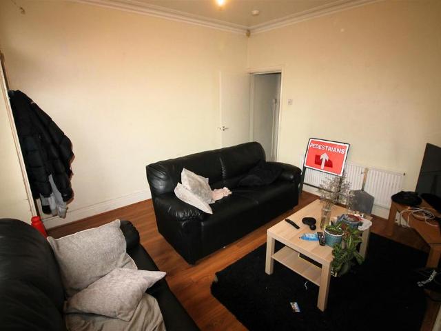 Royal Park Road, Hyde Park, Leeds 4 bed house to rent £2,427 pcm £560 pw