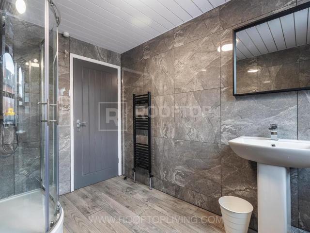 Royal Park Road, Leeds LS6 2 bed flat to rent £1,473 pcm £340 pw
