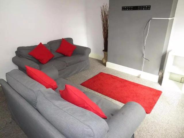 Royal Park Road, Leeds LS6 4 bed terraced house to rent £2,444 pcm £564 pw
