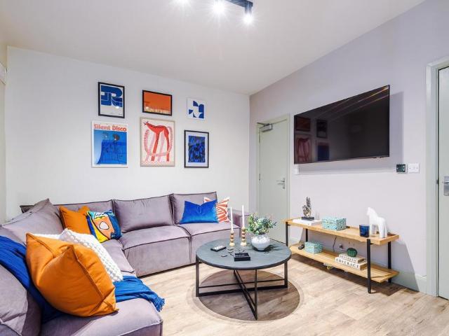 Royal Park Road, Leeds LS6 5 bed house to rent £3,141 pcm £725 pw
