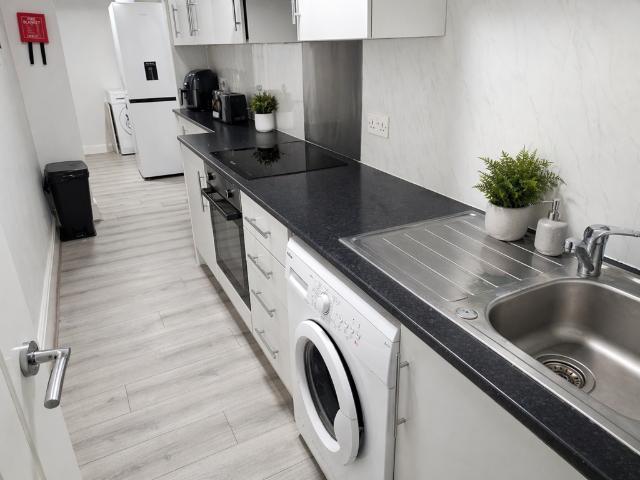 Royal Park Terrace, Leeds 3 bed flat to rent £1,625 pcm £375 pw