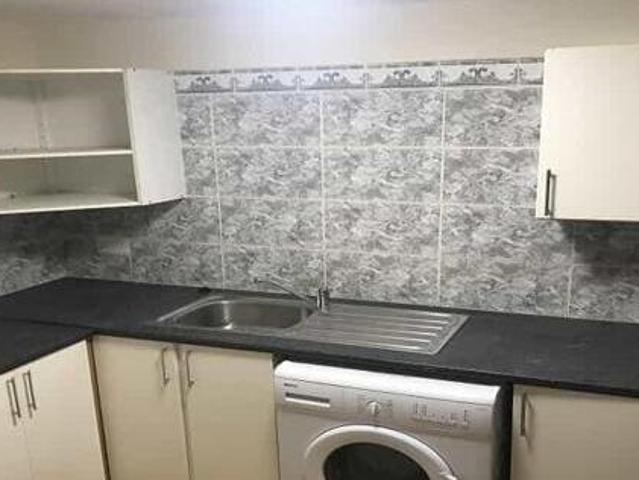 Royal Park Terrace, Leeds, 3 Bedroom Flat