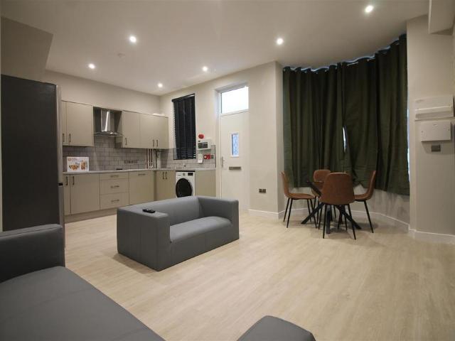 Royal Park Terrace, Leeds 4 bed house to rent £2,461 pcm £568 pw