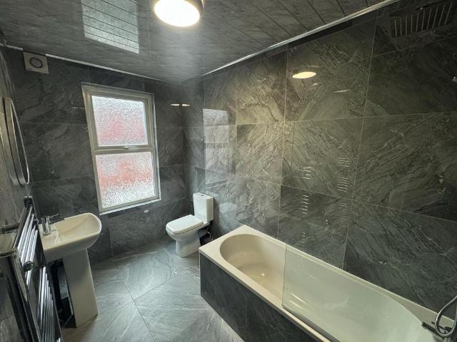 Royal Park Terrace, Leeds LS6 2 bed house to rent £1,517 pcm £350 pw