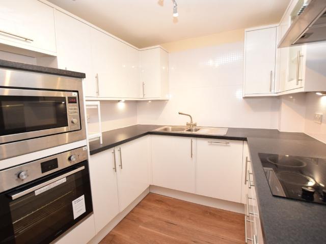 Royal Plaza, Sheffield S1, 2 bed flat to rent, £1,100 pcm | PrimeLocation