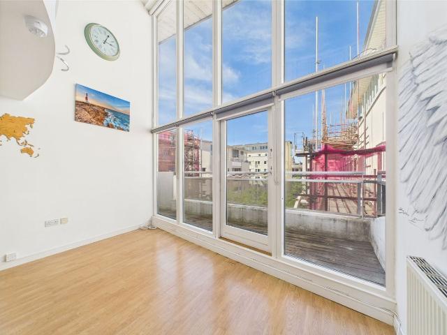 Royal Quay, 2 L3, 3 bed flat to rent, £1,500 pcm | PrimeLocation