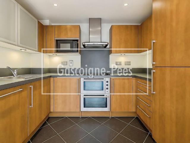 Royal Quarter, Kingston upon Thames, KT2 2 bed flat to rent £1,900 pcm £438 pw