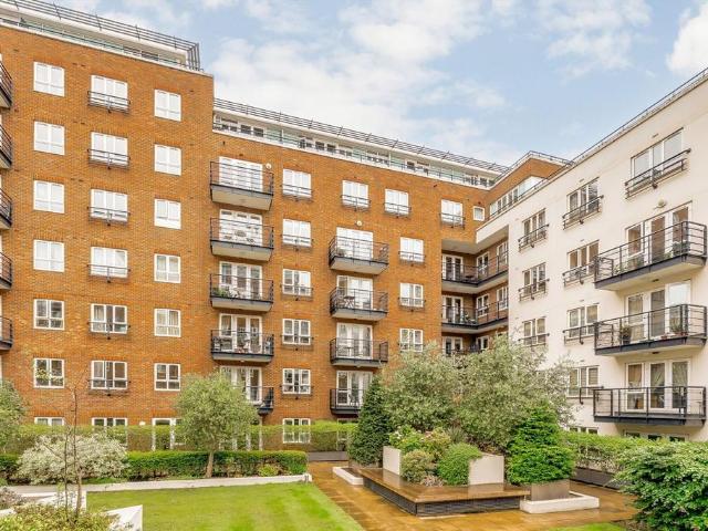 Royal Quarter, Kingston Upon Thames KT2 2 bed flat to rent £2,100 pcm £485 pw