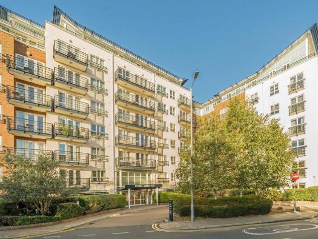 Royal Quarter, Kingston Upon Thames KT2 2 bed flat to rent £2,250 pcm £519 pw