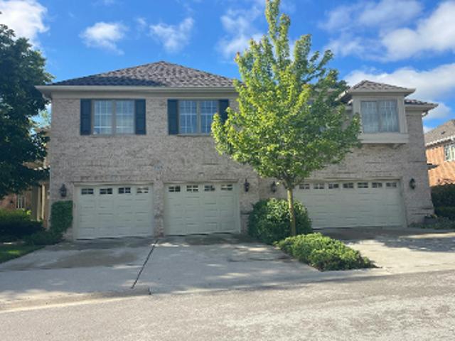 Royal Ridge Dr