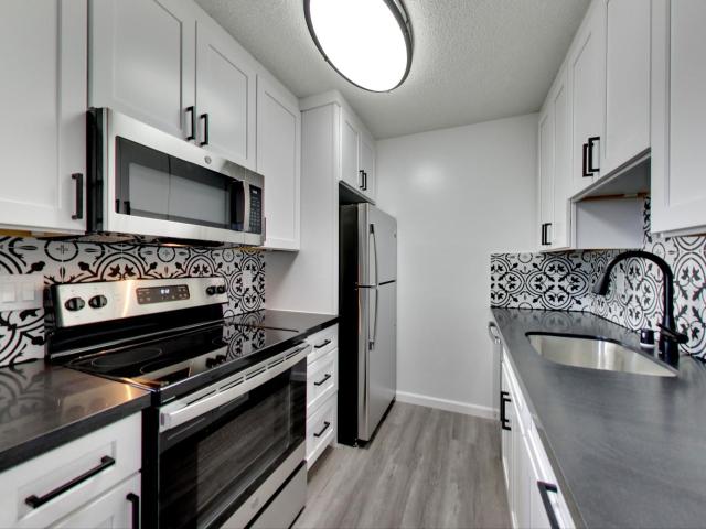 ROYALE APARTMENTS