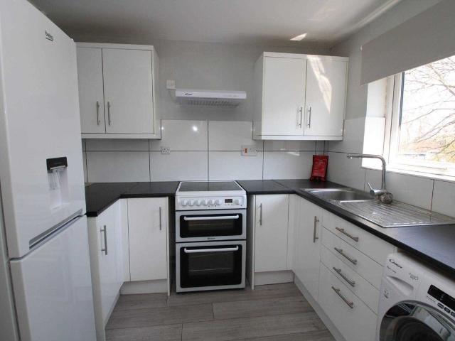 Roydon Court, Hemel Hempstead, Hertfordshire HP2, 2 bed flat to rent, £1,350 pcm | PrimeLocation