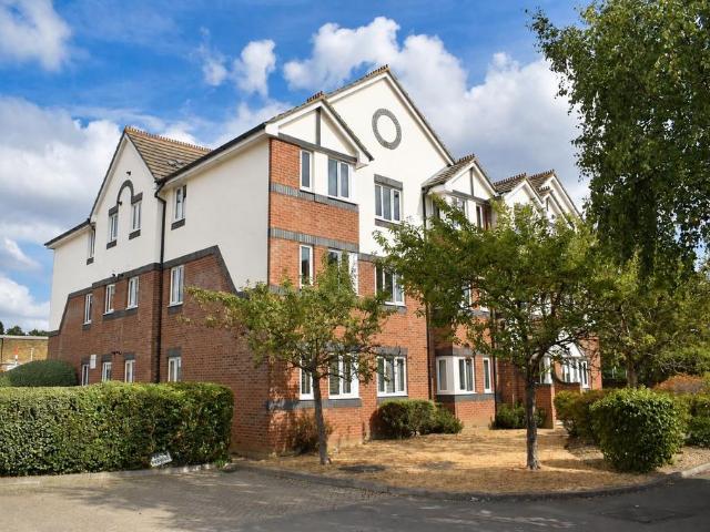 Roydon Court Mayfield Road, Hersham. 2 bed apartment to rent £1,695 pcm £391 pw