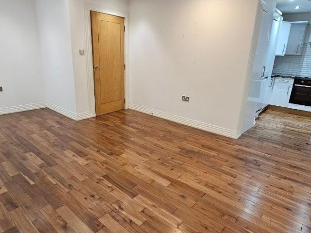 Royle Green Road, Manchester M22, 2 bed flat to rent, £1,195 pcm | PrimeLocation