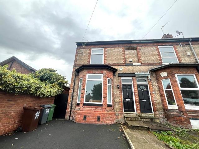 Royle Street, Manchester, M14 4 bed house to rent £2,340 pcm £540 pw