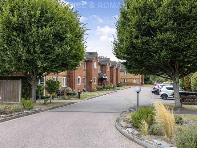 Royston Court, Hinchley Wood KT10, 1 bed flat to rent, £1,250 pcm | PrimeLocation
