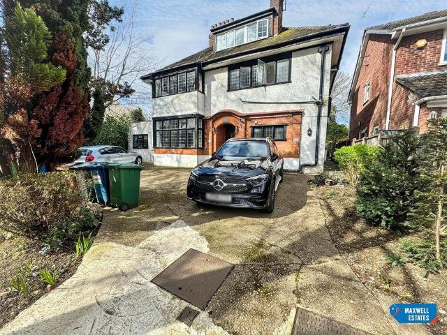 Royston Grove, Hatch End 2 bed maisonette to rent £1,900 pcm £438 pw