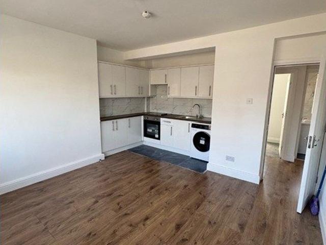 Royston House, Peckham SE15, 3 bed flat to rent, £2,400 pcm | PrimeLocation