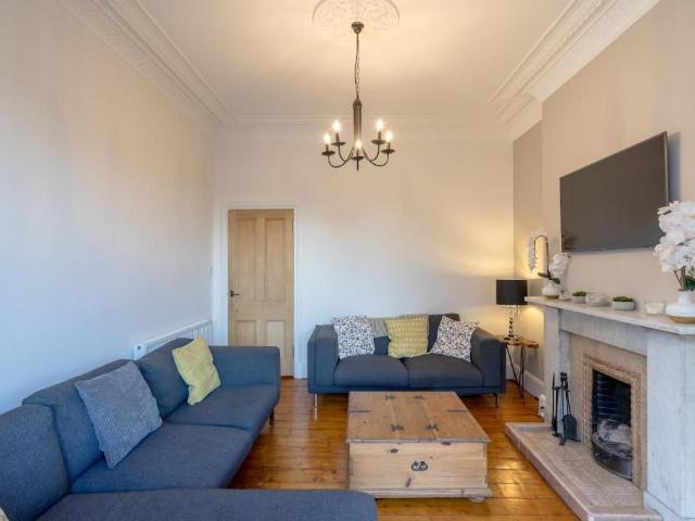 Royston Terrace, Edinburgh EH3, 3 bed flat to rent, £3,000 pcm | PrimeLocation