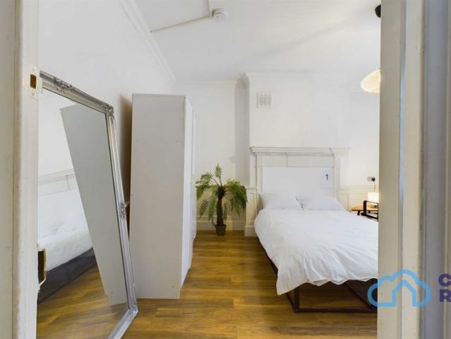 RM1 Cable Street | Shadwell | London | E1 0BL