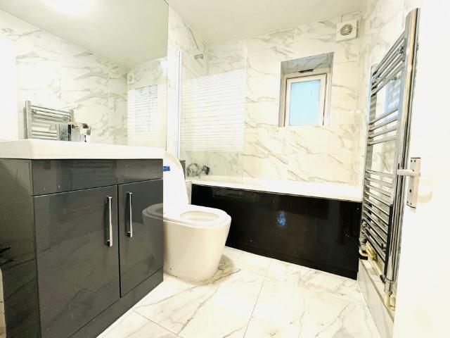 RM2 Cable Street | Shadwell | London | E1 0BL