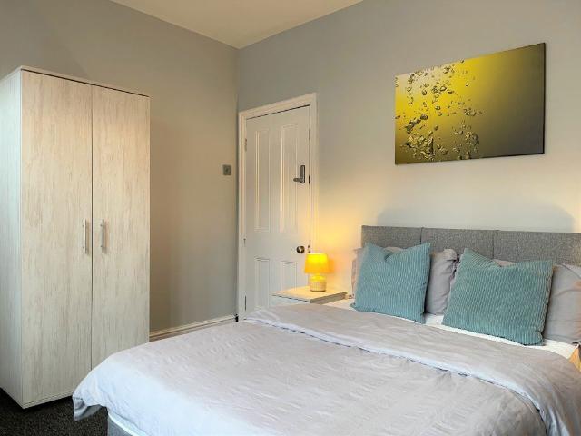 Rm 4, Silver Street, Woodston PE2, Room to rent, £500 pcm | PrimeLocation