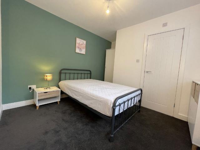 Rm 3, Dogsthorpe Road, Peterborough PE1, Room to rent, £610 pcm | PrimeLocation