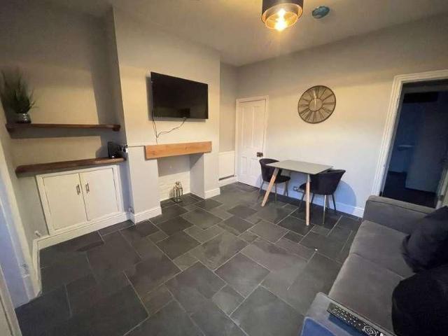 Rm, Silver Street, Woodston, PE2