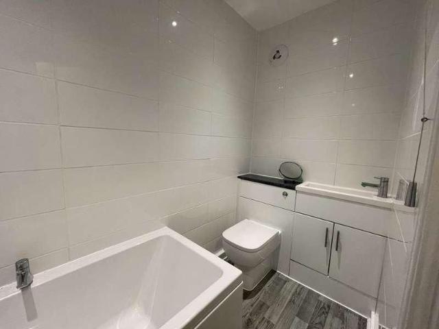Rm, Silver Street, Woodston, PE2