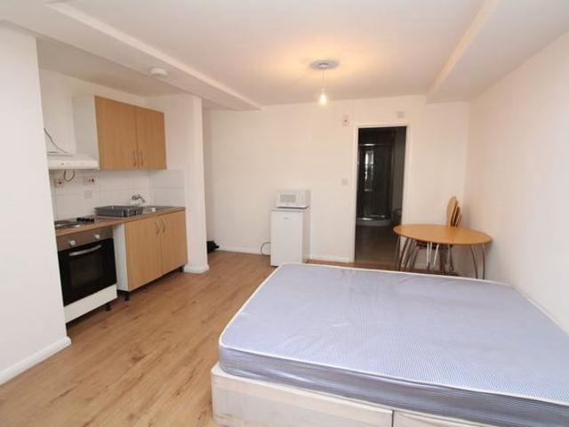 Rundell Crescent, London NW4, Studio to rent, £1,050 pcm | PrimeLocation