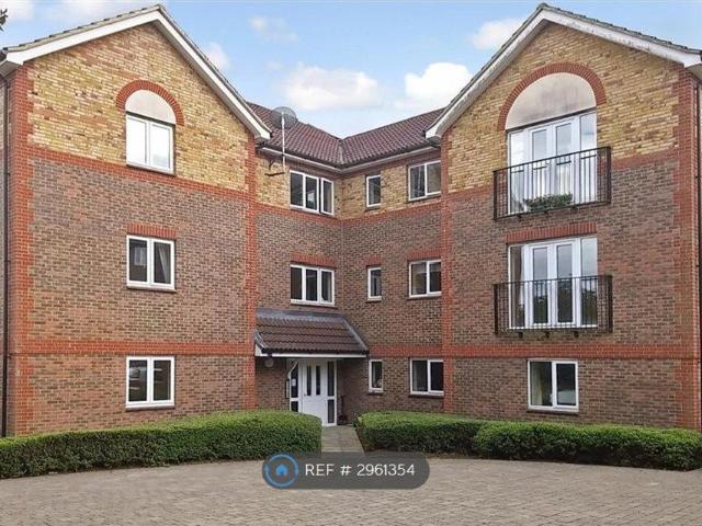 Running Foxes Lane, Ashford TN23, 2 bed flat to rent, £1,100 pcm | PrimeLocation